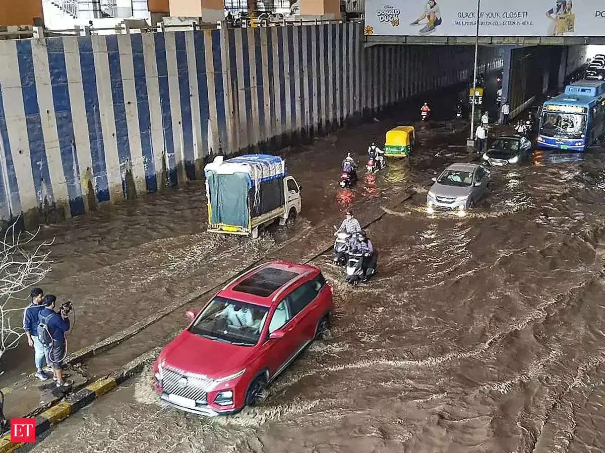 Bengaluru's Monday morning mayhem: Rain triggers rush hour chaos - City ...