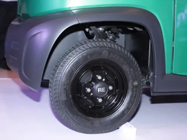 Check out interiors & exteriors of Bajaj's small car RE60 - Check out ...