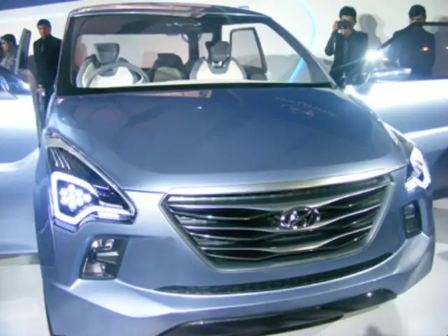 Inside of Hyundai Hexa Space - Auto Expo 2012: Hyundai unveils concept ...