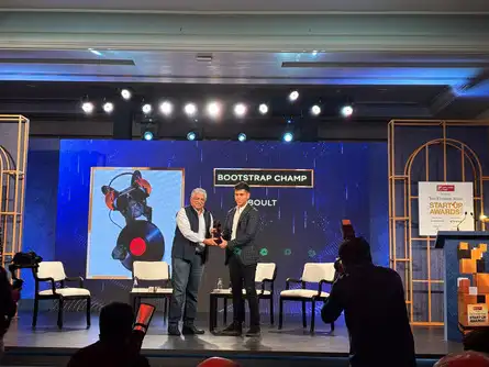 ET Startup Awards: ET Startup Awards 2024: Lenskart CEO Peyush Bansal receives Startup of the ...