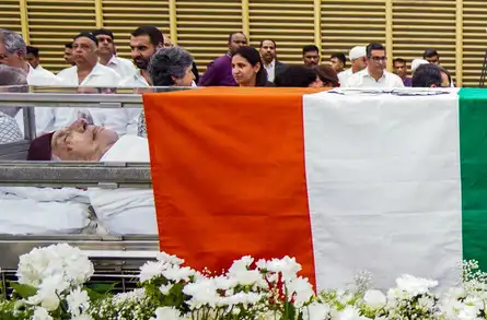 ratan tata news: Ratan Tata last rites Live Updates: Renowned ...