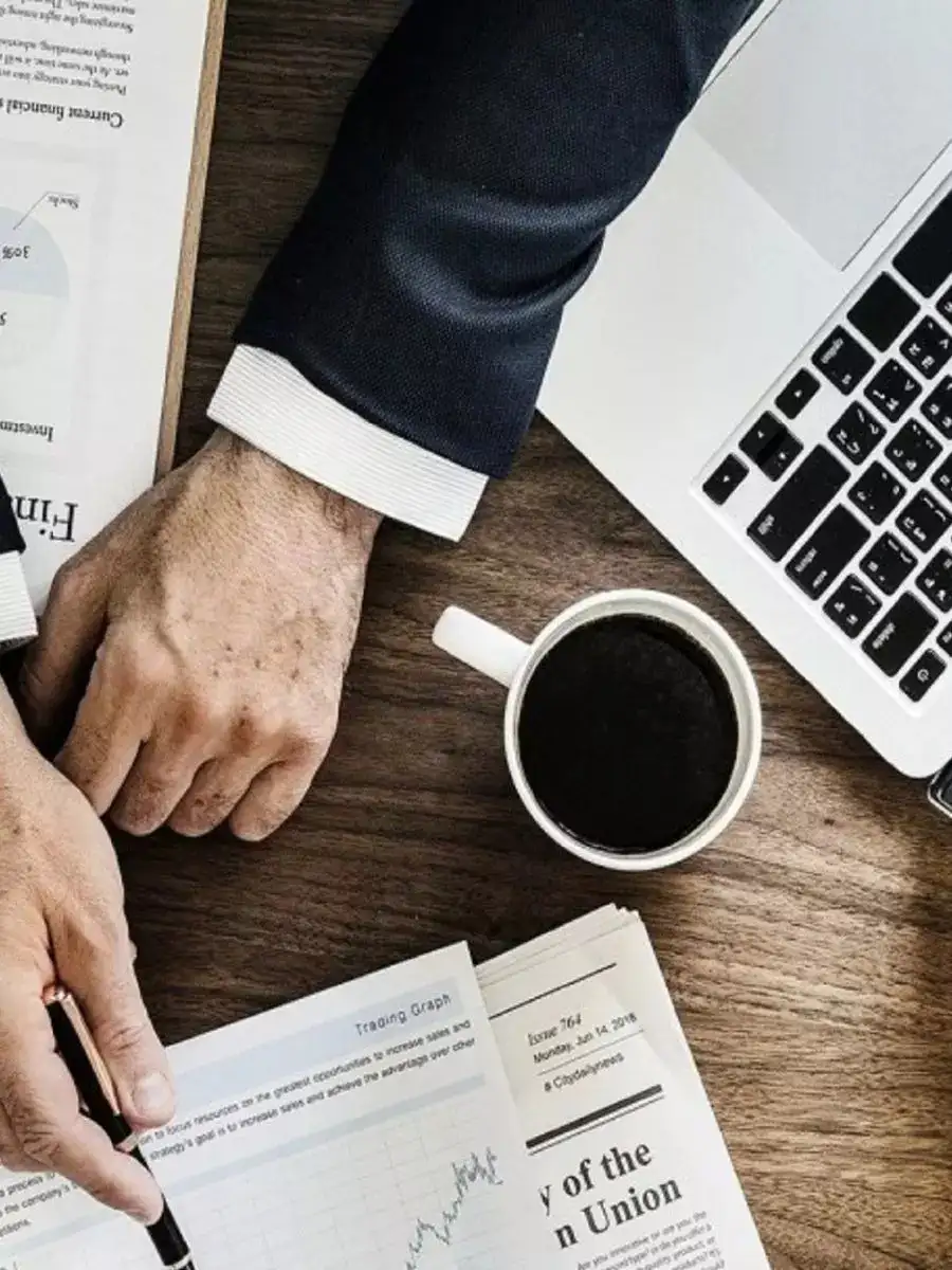 Red Flags? Top 5 stocks experiencing increased days of receivables ...