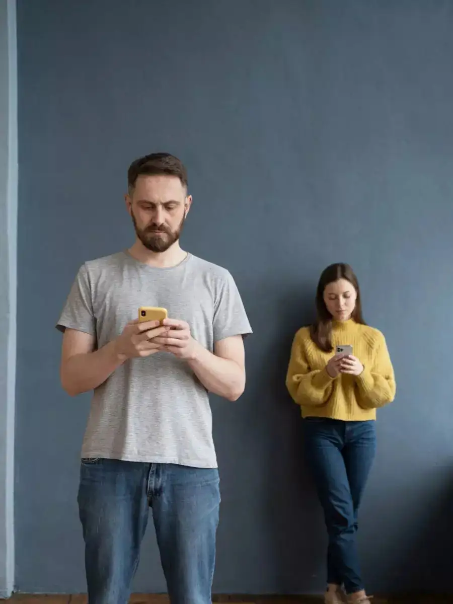 How Setting Cell Phone Limits Can Strengthen Your Relationship | NewsPoint