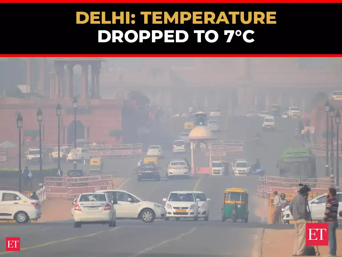 Delhi: Thin layer of fog covered parts of NCR as minimum temperature ...