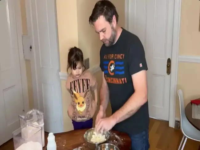 jd vance christmas biscuit baking: Video: JD Vance bakes Christmas ...
