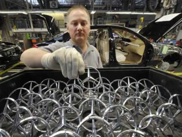 Mercedes-Benz employee takes a star - January 30, 2012 | The Economic Times