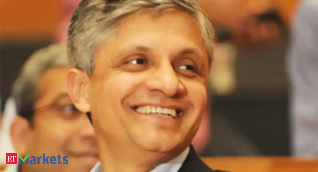 Srinivas, Vemuri interchange positions at Infosys - The Economic Times
