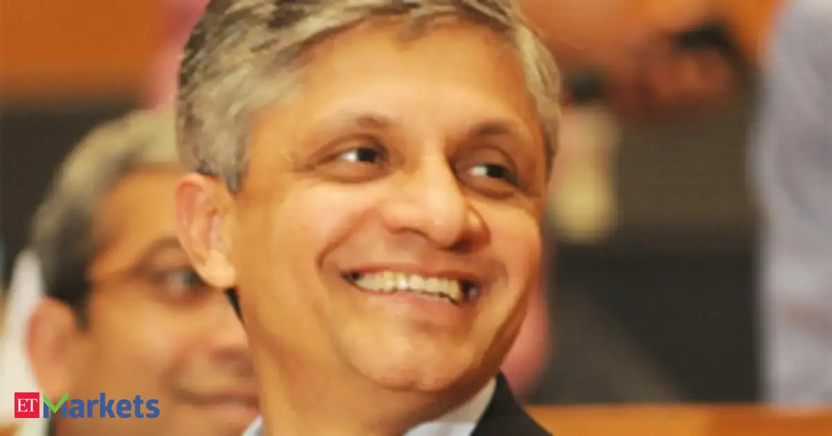 Srinivas, Vemuri interchange positions at Infosys - The Economic Times