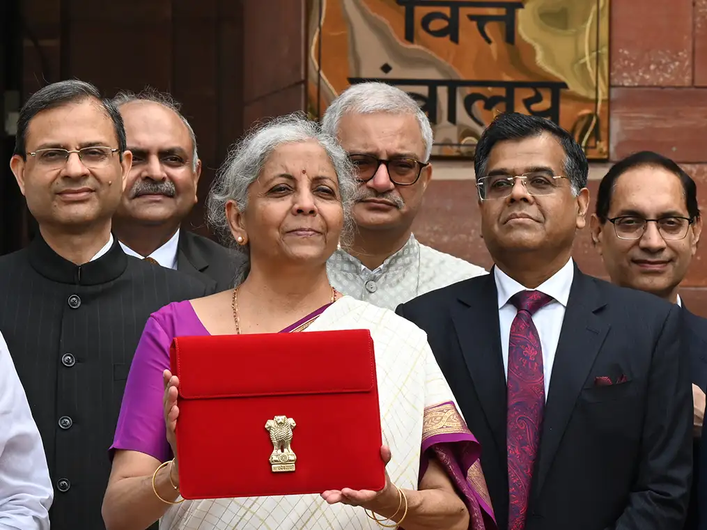 5 reasons the middle class is facing consumption squeeze. Can the Budget help? - The Economic Times