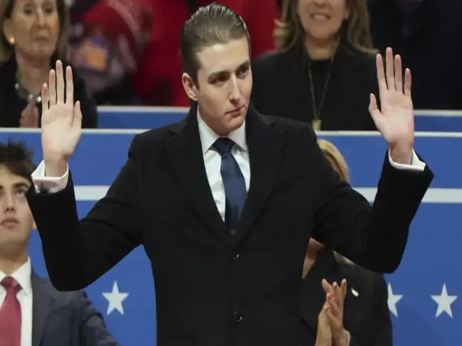 Barron Trump: Video: Barron Trump's reaction when President Donald ...