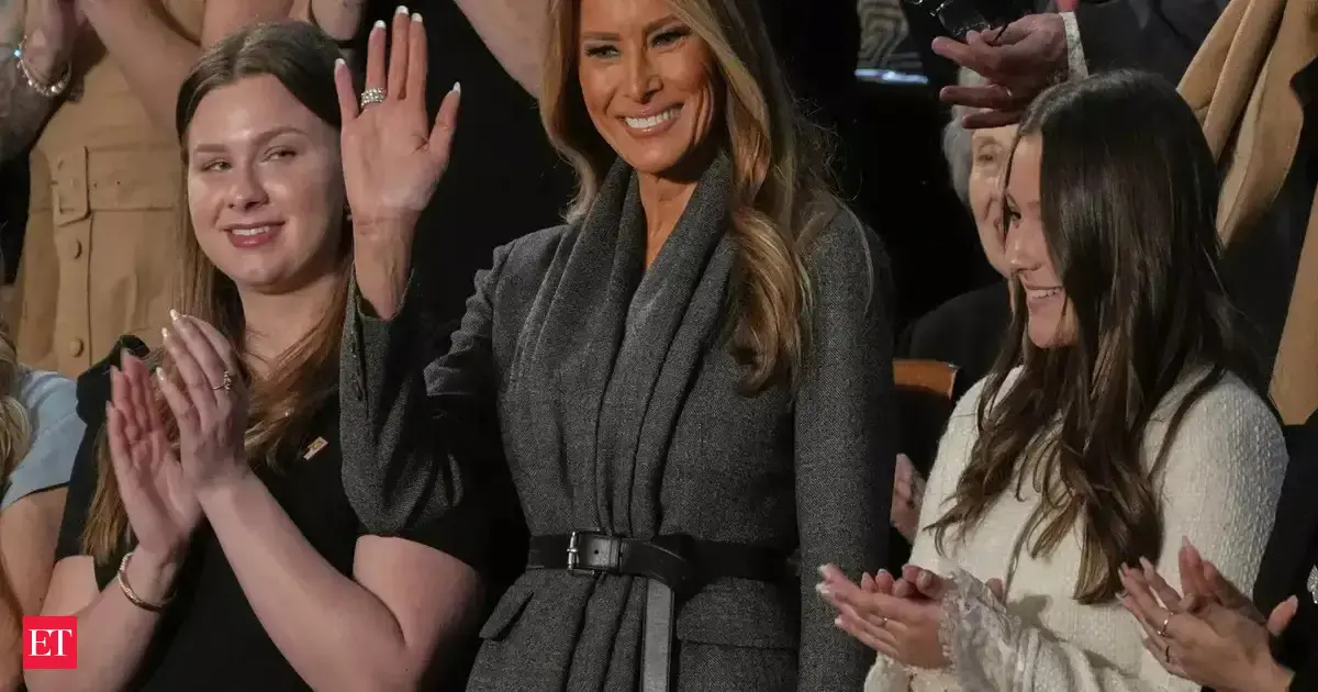 Melania Trump outfit trump speech: Melania Trump turns head with ...