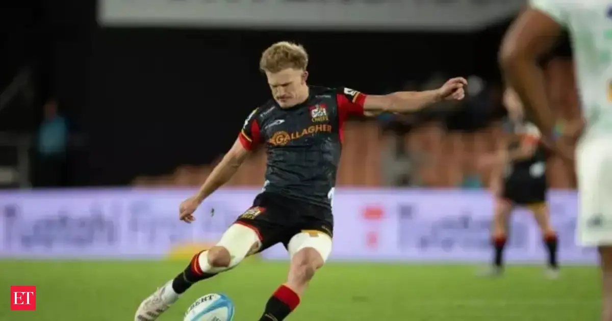 McKenzie’s magic stun Crusaders, Chiefs make second-half comeback to ...