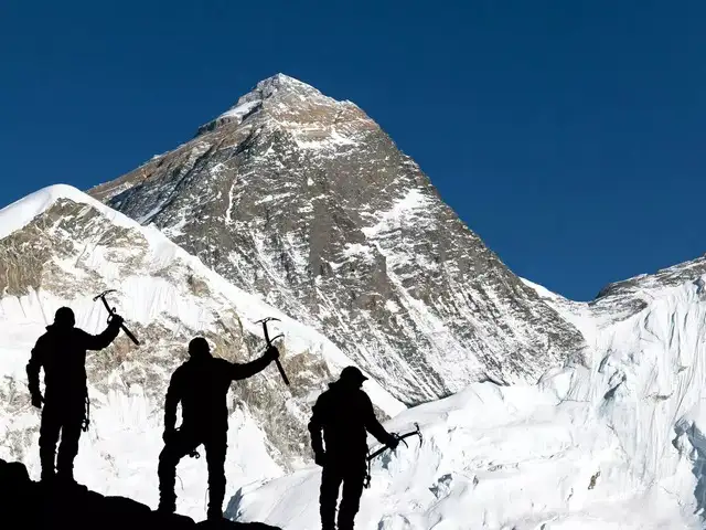 10 things to know before climbing the Everest - Everything you need to ...