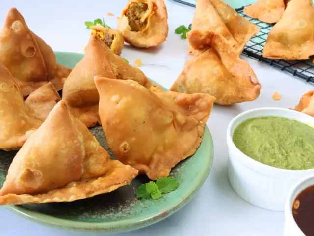 7 street foods that define Indian college life - Samosa | The Economic ...