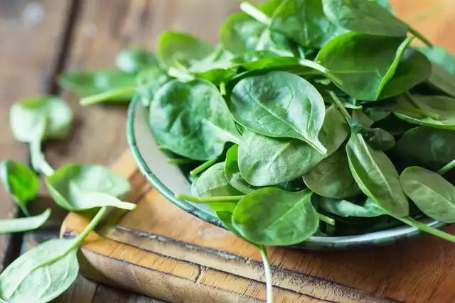 Top 6 iron-rich foods to boost energy and build strength - Spinach ...