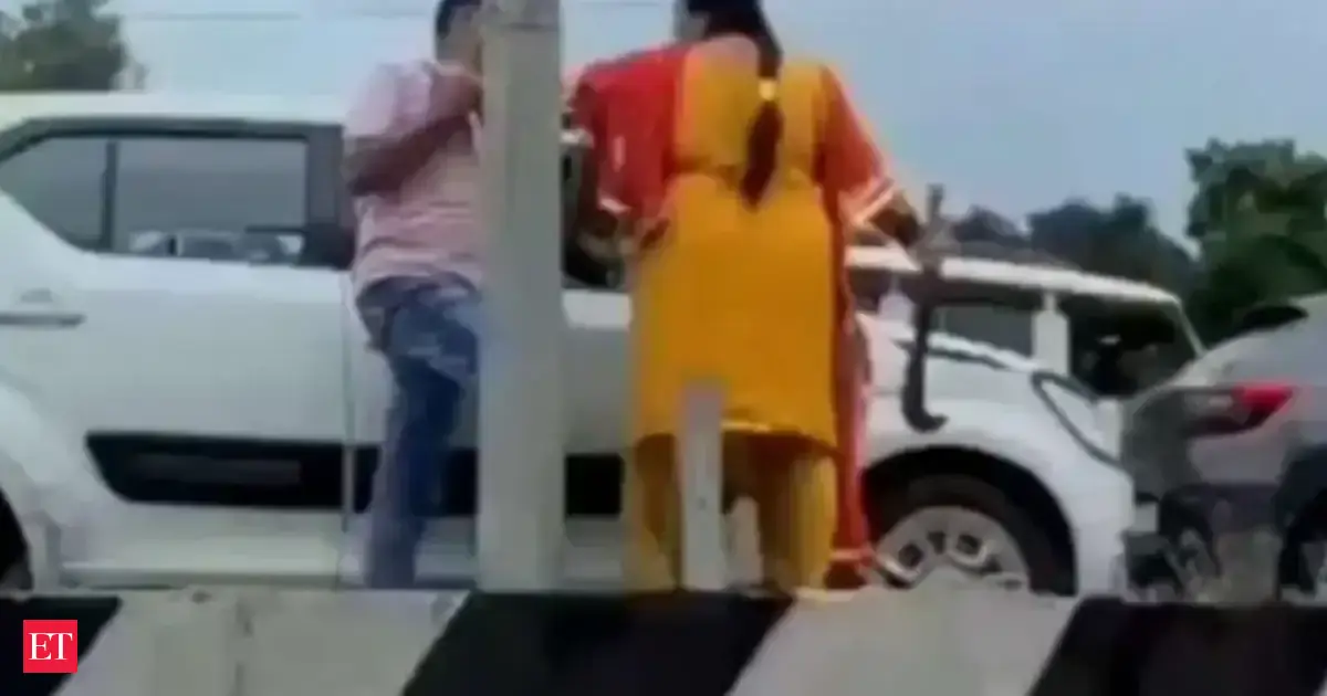 'Gandasa lady' goes viral: Jammu woman’s road rage outburst with weapon ...