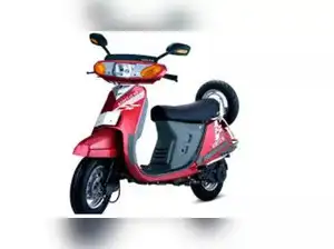 Kinetic is back! New electric scooter with 1980s charm set to launch on ...
