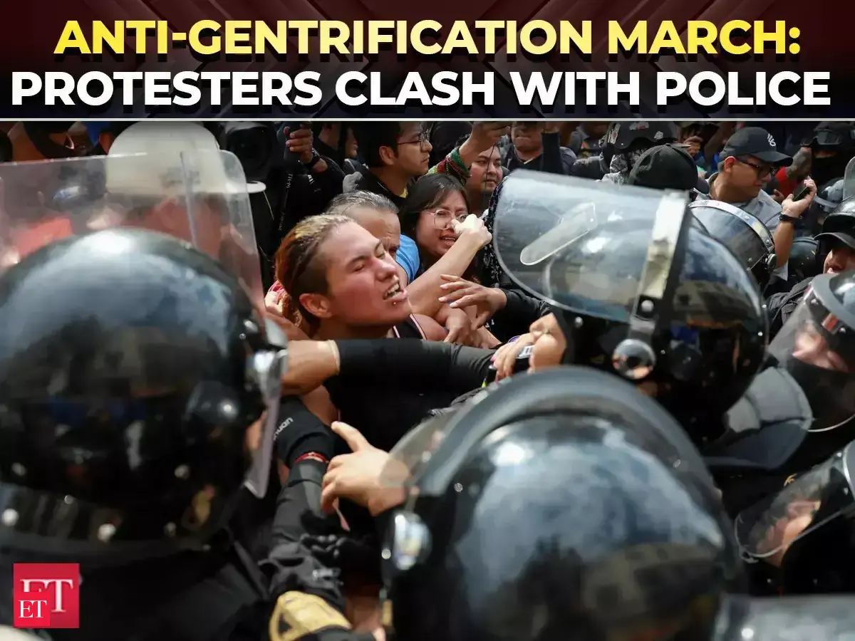 Anti-gentrification march in Mexico: Scuffles break out between ...