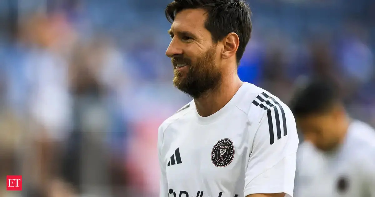 Messi caught on the 'Kiss Cam' at Coldplay concert in Miami - WATCH ...