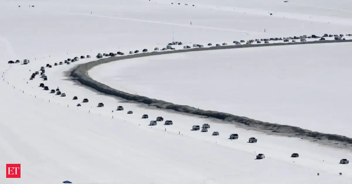 Driver dies in 280 mph crash during Bonneville Salt Flats Speed Week ...