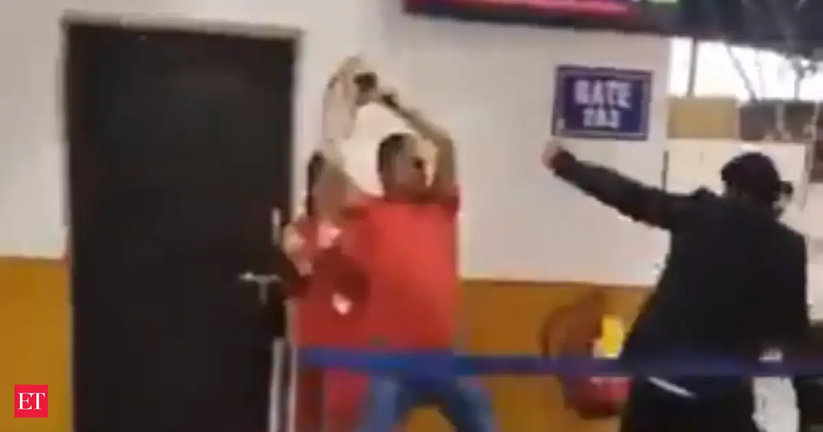 'Airlines today behave like crooks': Army veterans rally behind ...