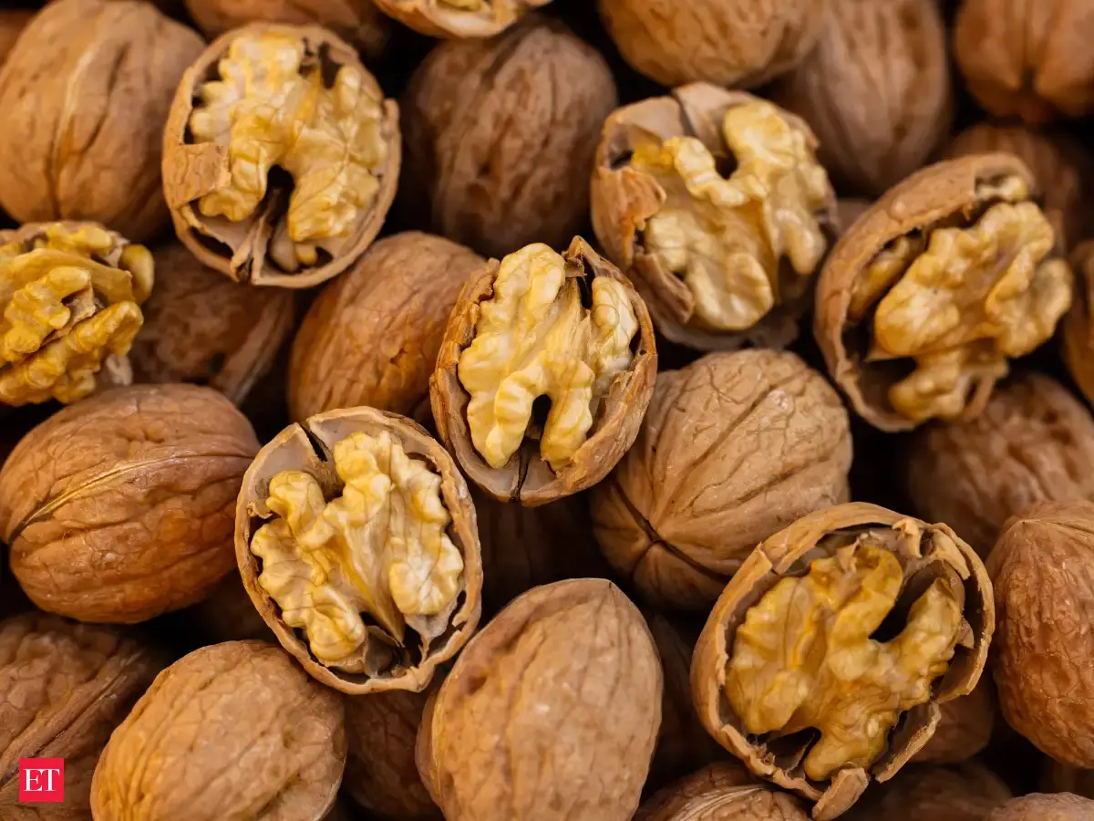 The best way to eat walnuts - 5 walnuts a day could cut colon cancer ...