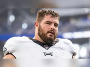 Landon Dickerson, Eagles Pro Bowl, carted off the field at practice due ...