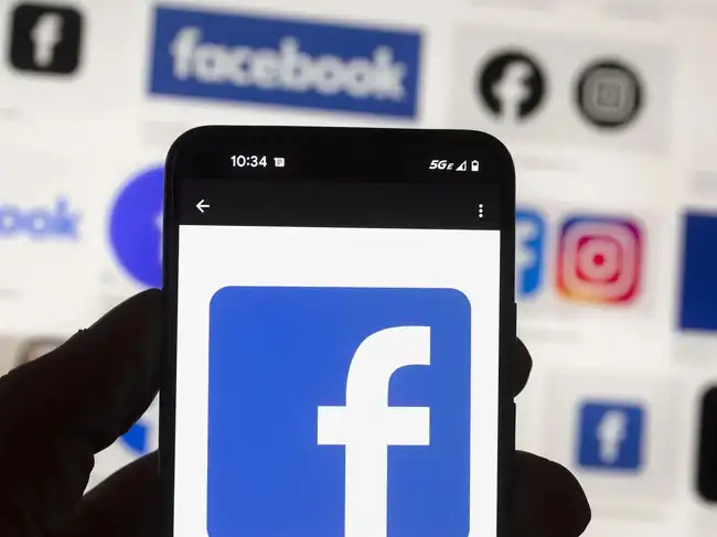 is facebook down: Facebook down in US? Thousands report outage, users ...