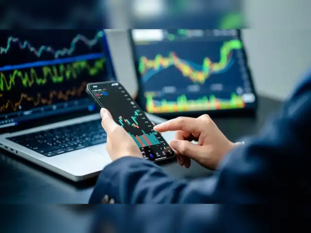 5 stocks Warren Buffett has invested in so far this year - Top Picks ...