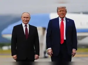 How tall is Putin really? Alaska summit photos with Trump invite fresh ...