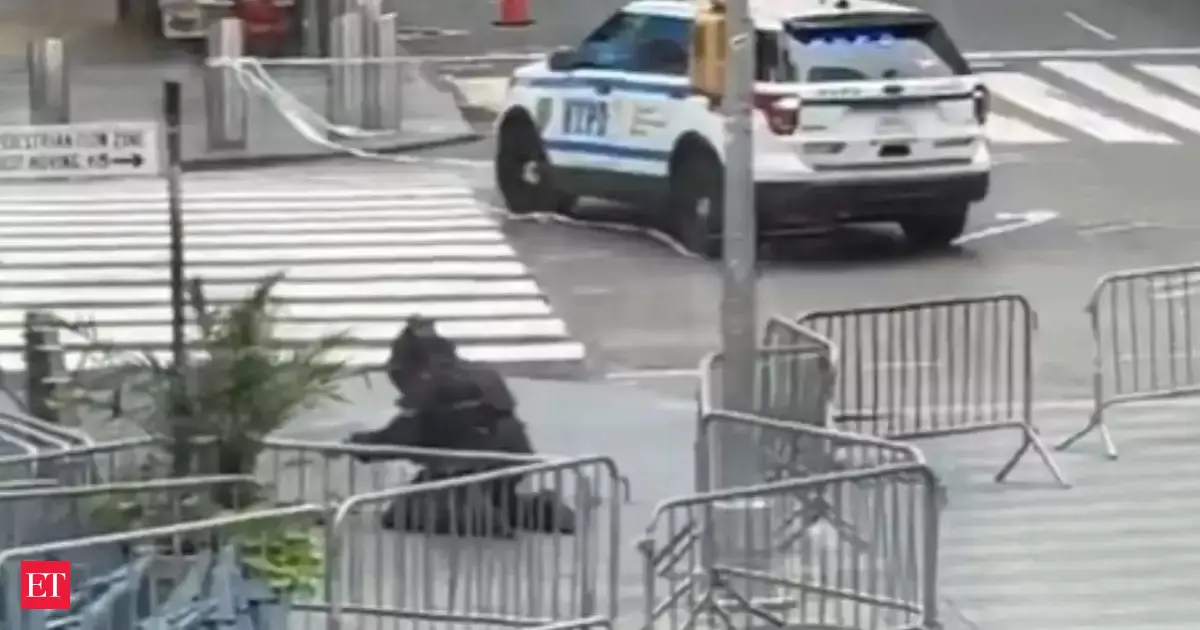 Times Square evacuation: Chaos in Times Square: Bomb squad races in ...