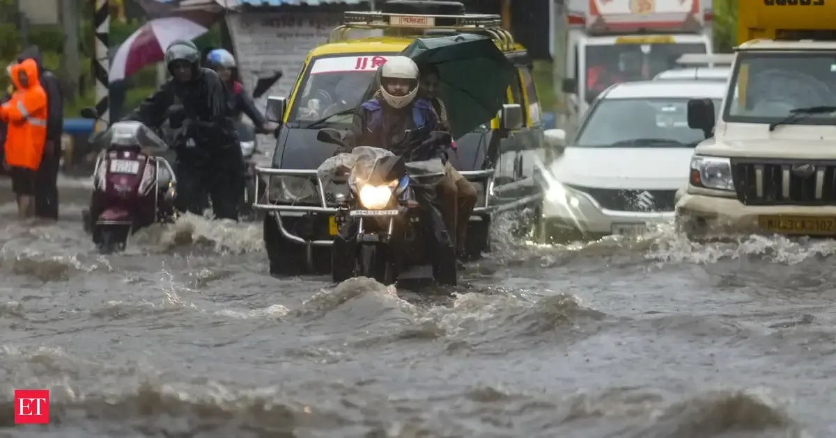 Heavy rains: Bombay High Court functions only till noon - The Economic ...