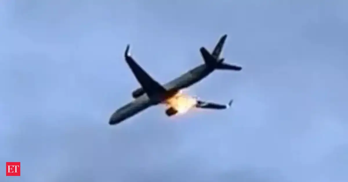 boeing condor emergency landing: Midair Plane Engine Fire: Did anyone ...