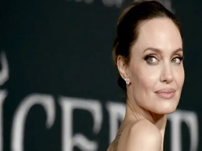 Angelina Jolie leaving US: Angelina Jolie has a stunning $120 million ...