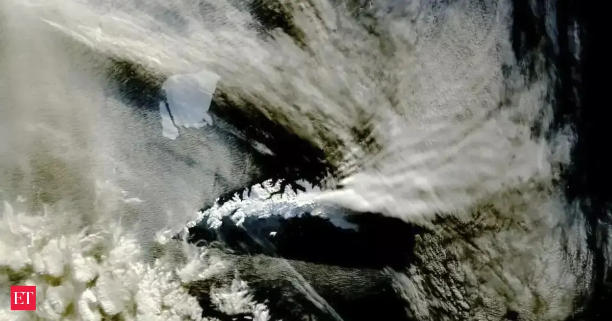 World’s largest iceberg A23A breaks apart in Antarctic death spiral ...