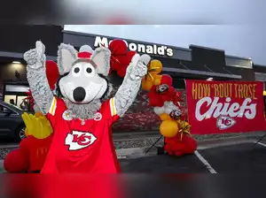 kansas city chiefs games: Red Friday 2025: Chiefs fans paint Kansas ...