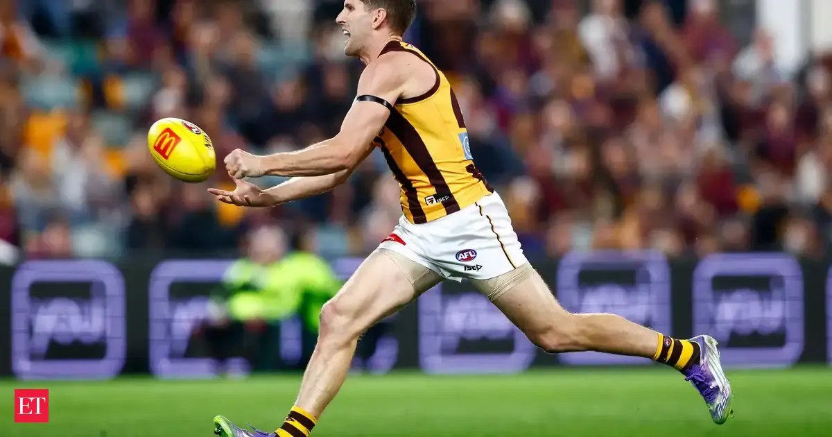 Luke Breust suffers serious knee injury as Hawthorn Hawks face AFL ...