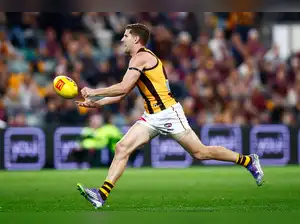 Luke Breust suffers serious knee injury as Hawthorn Hawks face AFL ...