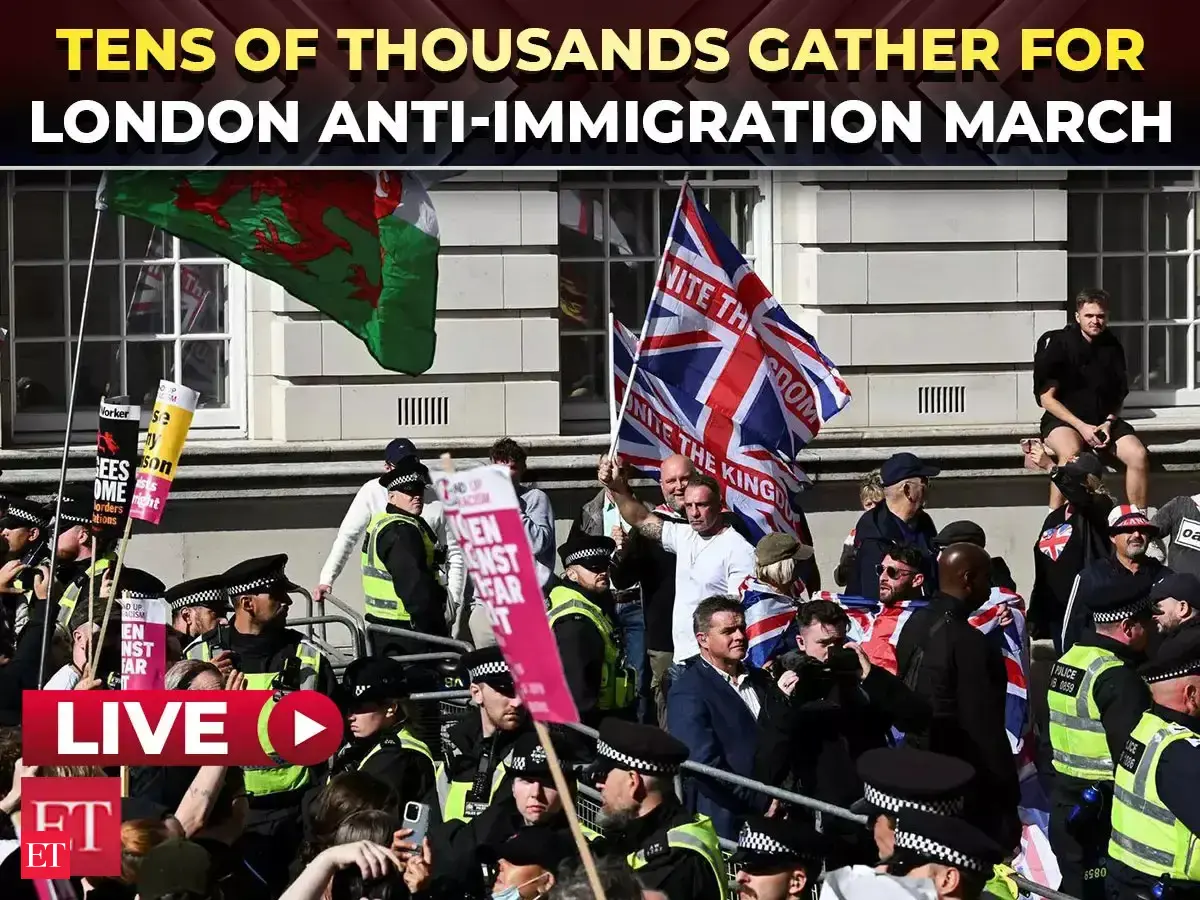 london protest: Tommy Robinson protest LIVE: Tens of thousands gather ...