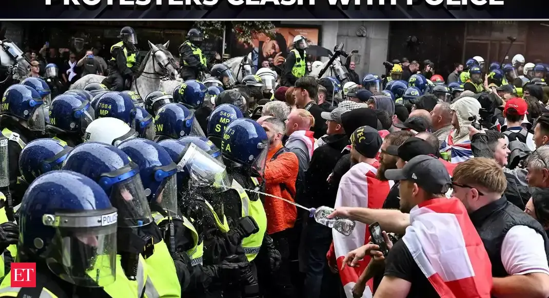 london protests: Tommy Robinson protest: Over 100,000 march in London ...