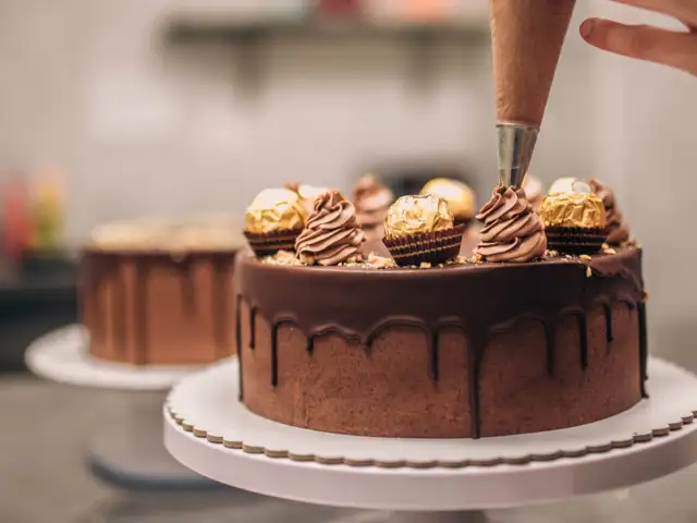 7 simple steps to bake your first cake - Bake Your First Cake With Ease ...