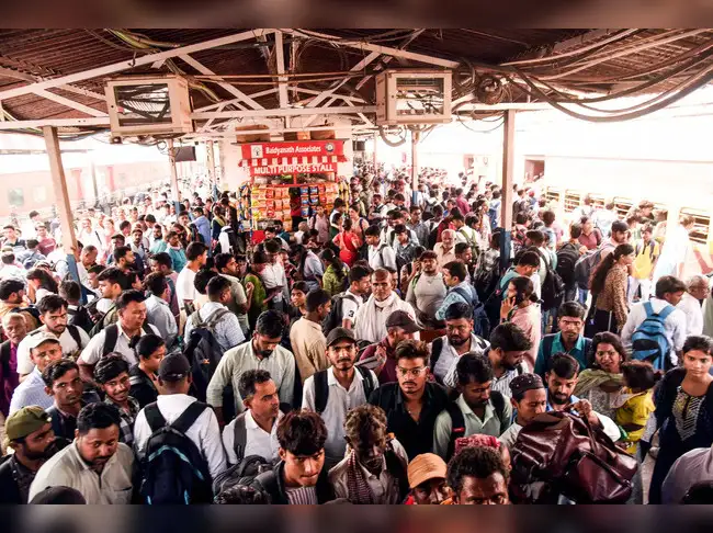 Total mayhem on tracks: Diwali, Chhath and poll rush leave Bihar-bound ...