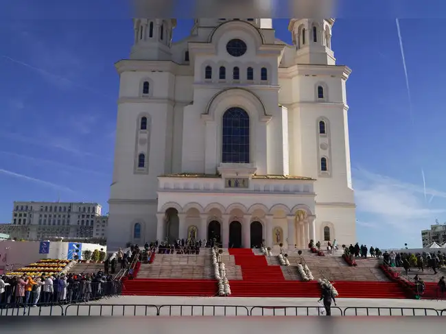 Jesus once fed 5000 taken literally by Orthodox faith? 5000-seater ...