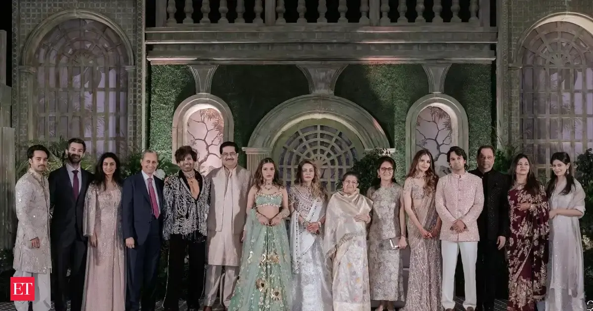 Power of the Phalanx: What a Birla family portrait tells us about ...
