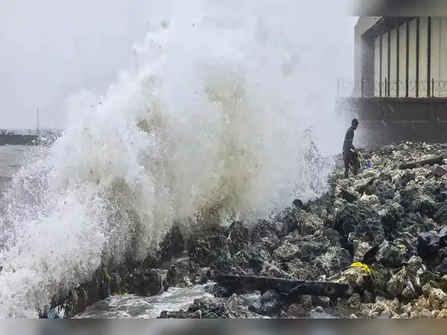 Weather today: Cyclone Ditwah to bring more rainfall in Chennai, Andhra ...