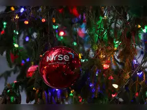 Christmas Eve stock market hours 2025: Here’s the Holiday trading ...