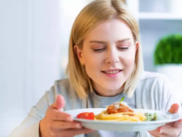 Chewing alone can cure bloating and gas? here's what the science ...