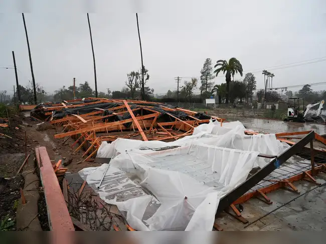 Christmas Eve storm wreaks havoc in Southern California: Flash floods ...