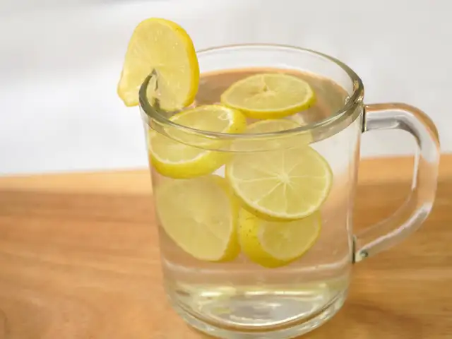 6 foods to eat on an empty stomach - Warm Water | The Economic Times