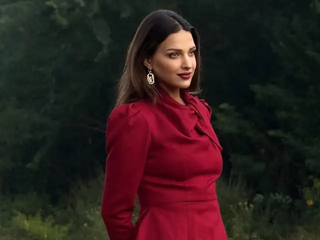 Himanshi Khurana Doesn’t Do Subtle - and That’s the Power - Bold ...